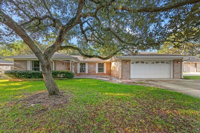 Classic Brick Home with ALL the Upgrades! - 305 Doyce Dr Fort Walton ...