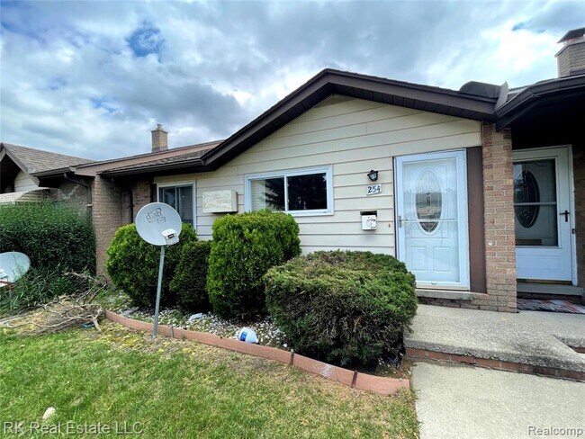 8401 18 Mile Rd - 8401 18 Mile Rd Sterling Heights MI 48313 | Apartment ...