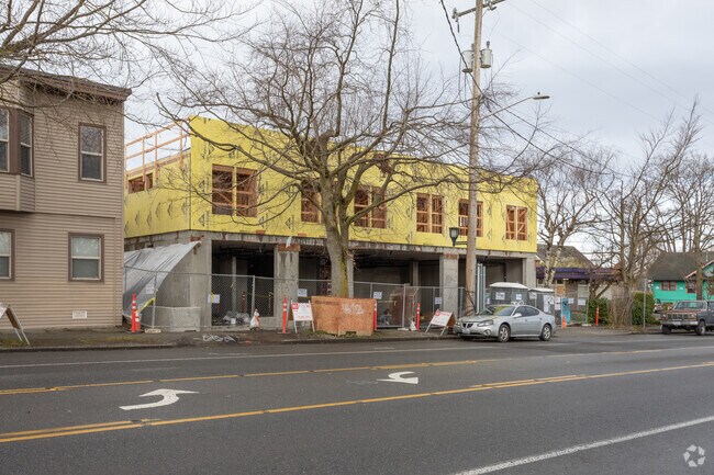 Martina Apartments - 8105 Greenwood Ave N Seattle WA 98103 | Apartment ...