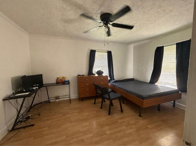 3 bedroom 1 bath house w/ 2 car garage - 2002 S Elm St Muncie IN 47302 ...