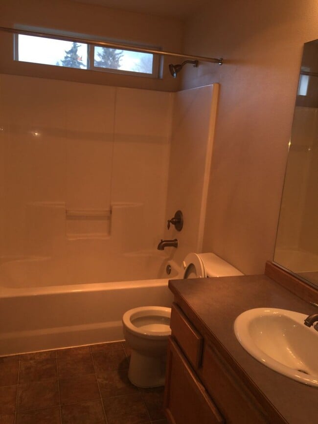 3-Bedroom Townhouse in The Pines at Pilot Butte Community - 1398 NE Elk ...