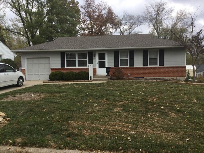 Beautiful Ranch Home in North Kansas City! - 5312 NE 44th St Kansas ...