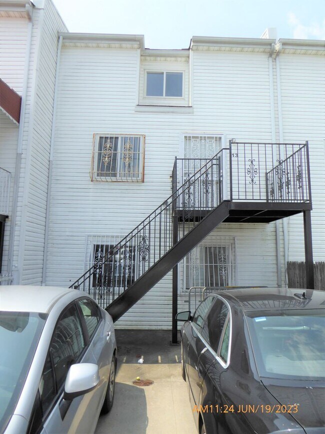 13 Harper Ct - 13 Harper Ct The Bronx NY 10466 | Apartment Finder
