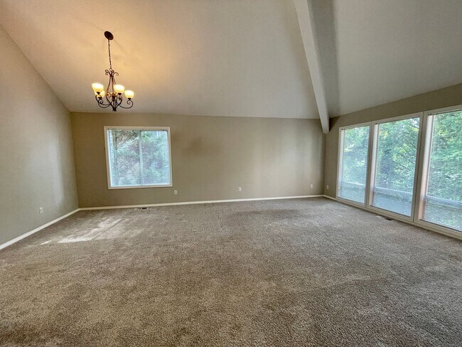 Spacious SW Portland Home With Brand New C... - 4233 SW Comus St ...