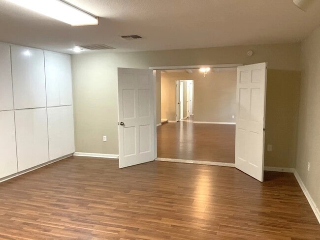 8005 W Pocahontas Ave - 8005 W Pocahontas Ave Tampa FL 33615 ...