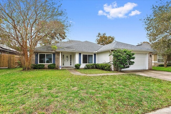 Beautiful 4 Bedroom / 2 Bathroom Harbor Winds Home w/ Solar Panels ...