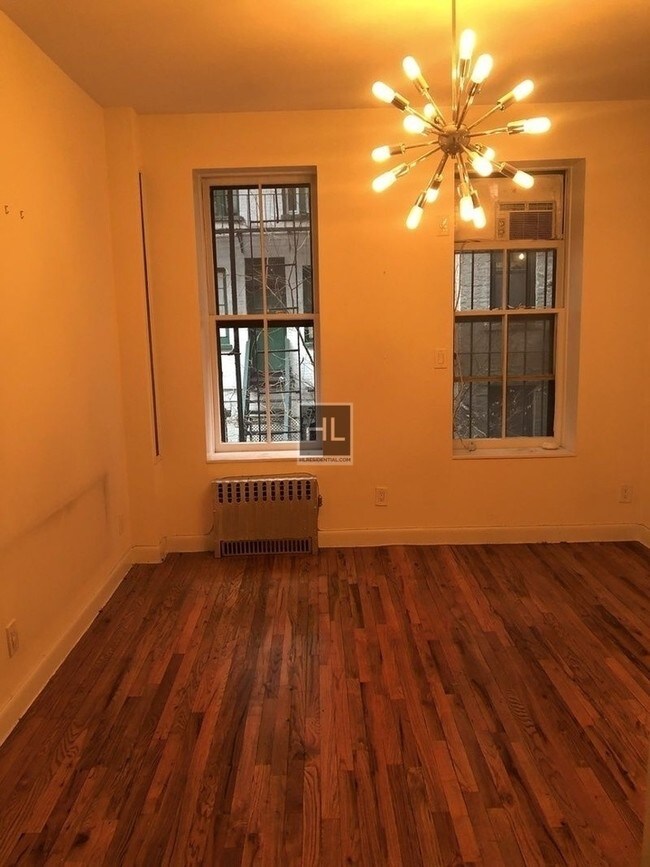 CHRISTOPHER STREET - 117 Christopher St New York NY 10014 | Apartment ...