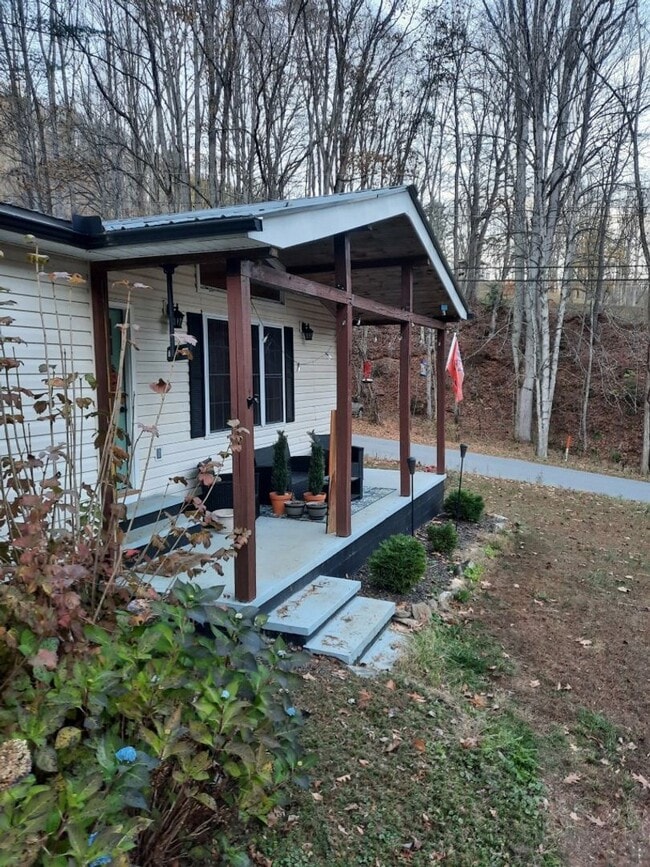 $2,500 - 4 Bedroom, 2 Bathroom Unfurnished Home in the Balsam Community ...