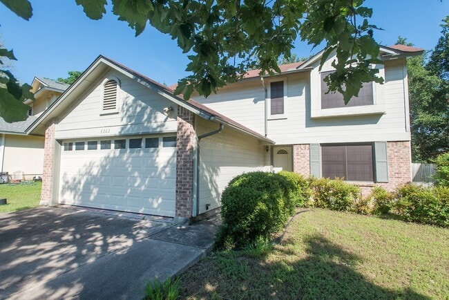 South Austin Two Story - Vaulted Ceilings! - 8202 Los Ranchos Dr Austin ...