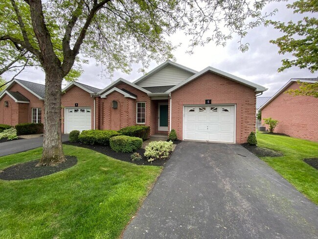 Luxury 2 Bedroom / 2 Full Bath Condo Ranch... - 5 Woodpointe Run ...