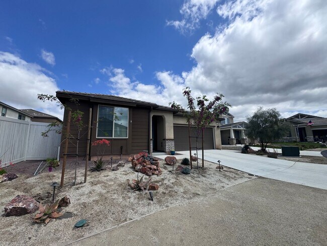 Single Level 4 Bedroom Home in the New Val... - 27815 Sunflower Ct ...