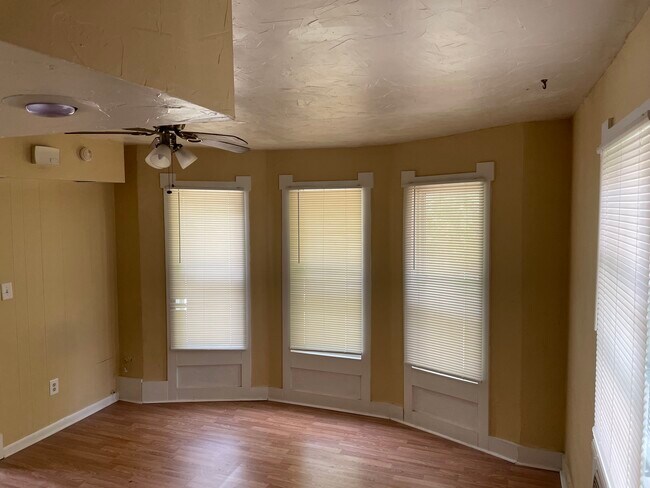 918 N 7th St - 918 N 7th St Springfield IL 62702 | Apartment Finder