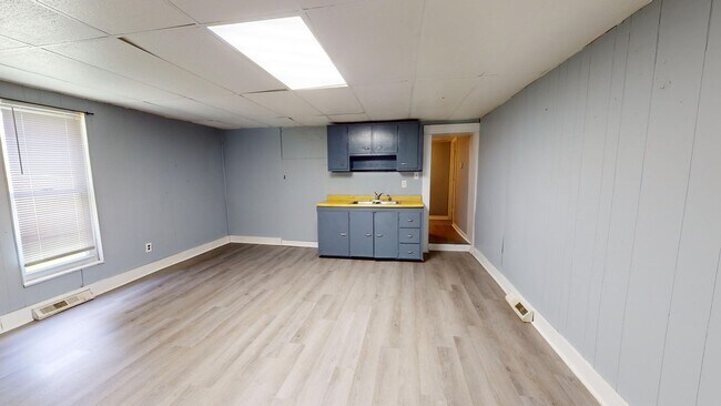 Now Available! Small cape code on a corner... - 260 S Adams St ...