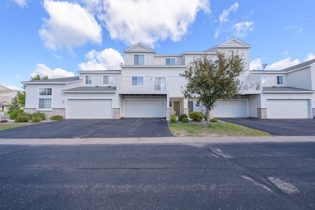 Rare maple grove townhouse available! 3 be... - 6572 Olive Ln N Maple ...
