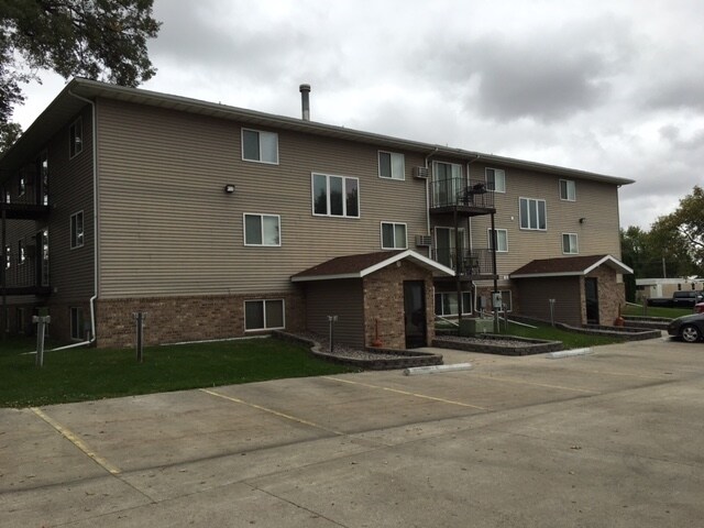 Oakwood Apartments - 612 Division St Walhalla ND 58282 | Apartment Finder