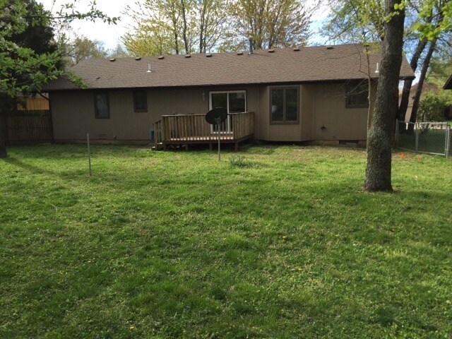 Wonderful 3 bedroom 2 bathroom! Southwest ... - 3341 W Camelot St ...