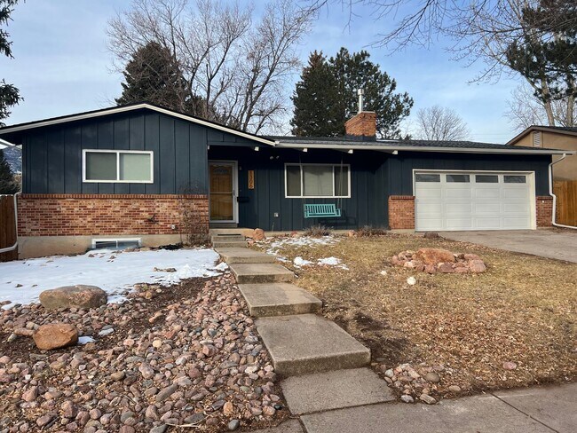 Updated West Side ranch Home! 5 beds + bon... - 1306 Whitehouse Dr ...
