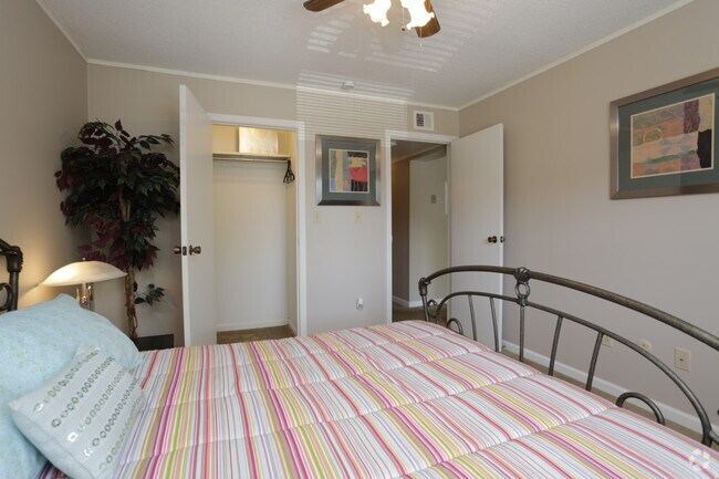 Olde Towne Apartments - Springfield, IL | Apartment Finder