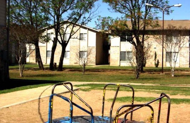 Goodwin - 3706 Goodwin Ave Austin TX 78721 | Apartment Finder