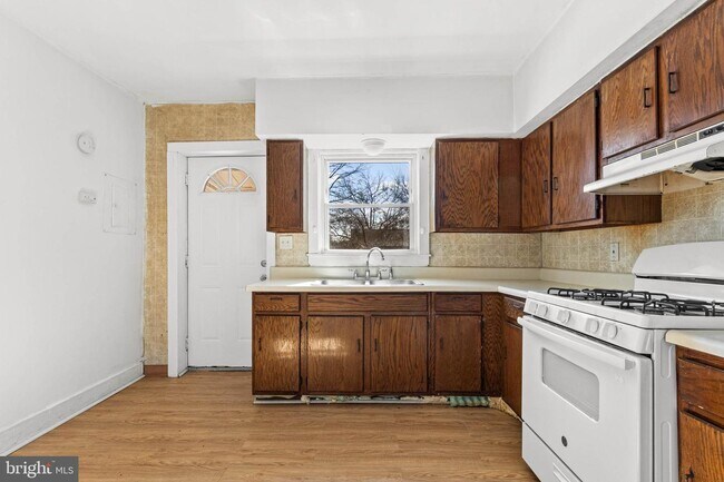 118 E Del-A-Vue Ave - 118 E Del-A-Vue Ave Penns Grove NJ 08069 ...