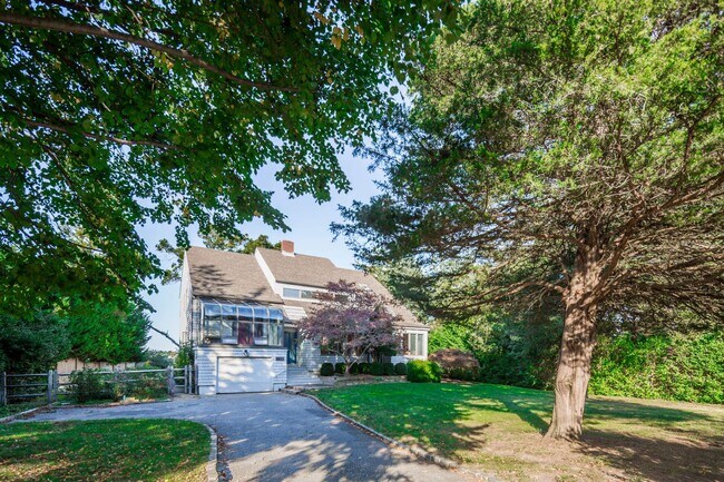 9 Crescent St - 9 Crescent St Southampton NY 11968 | Apartment Finder