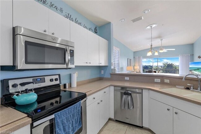 2 Bed, 2 Bath, PLUS Den, Included Water, C... - 4013 Palm Tree Blvd ...