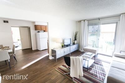 1215 E Vista Del Cerro Dr