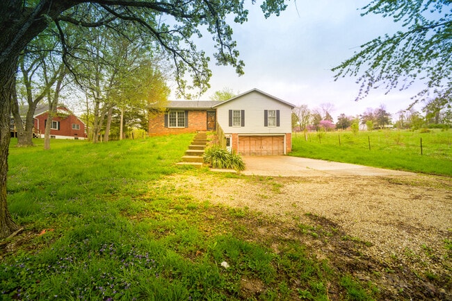 1105 S Country Club Dr - 1105 S Country Club Dr Jefferson City MO 65109 ...
