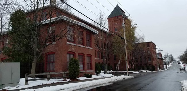 470 Silver St - 470 Silver St Manchester NH 03103 | Apartment Finder
