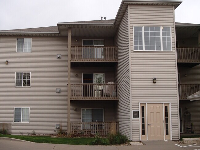 42 Westside Drive - 42 Westside Drive Iowa City IA 52246 | Apartment Finder