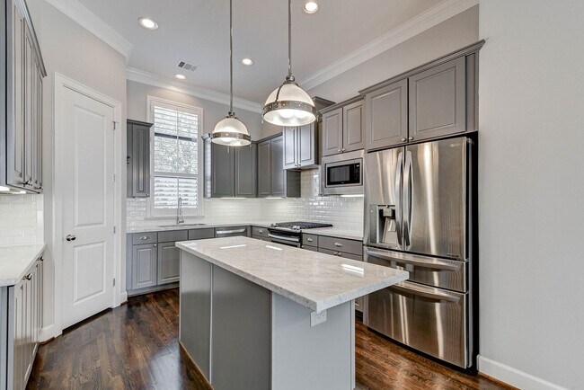 Beautiful residence nestled in the Heights... - 1215 W 24th St Houston ...