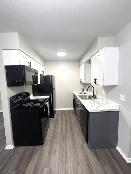 Black Pine Flats - 1004-1006 Fayette Dr Fort Wayne IN 46816 | Apartment ...