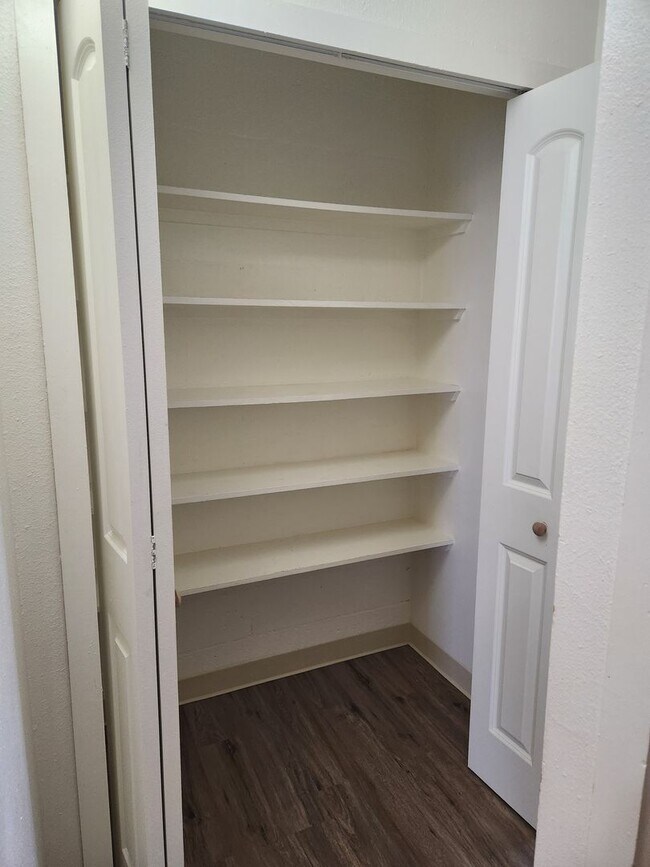 Extra Large one bedroom unit AVAILABLE NOW! - 337 Ululani St Hilo HI ...