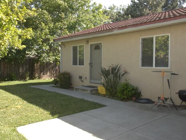 Detached unit located behind single family... - 2842 Rosario Dr San ...