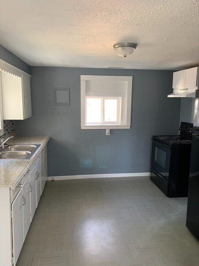 2007 S Manhattan Ave - 2007 S Manhattan Ave Muncie IN 47302 | Apartment ...