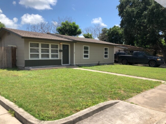 4002 Robinhood Dr - 4002 Robinhood Dr Corpus Christi TX 78411 ...