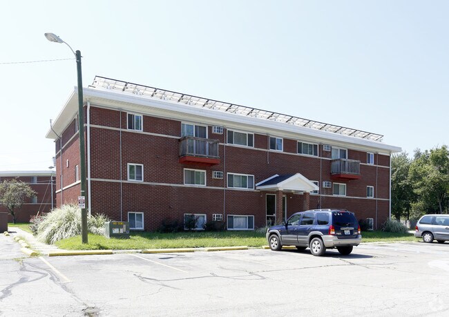 Maple Creek Village - Indianapolis, IN | Apartment Finder