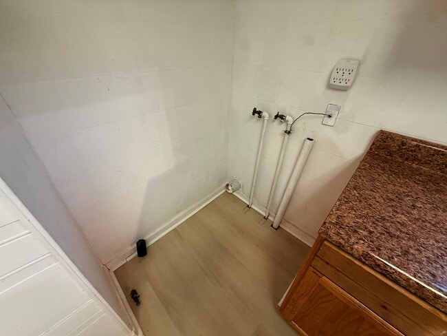 Charming and Affordable Home on quiet street (2 bedroom/1 bath) - 524 ...