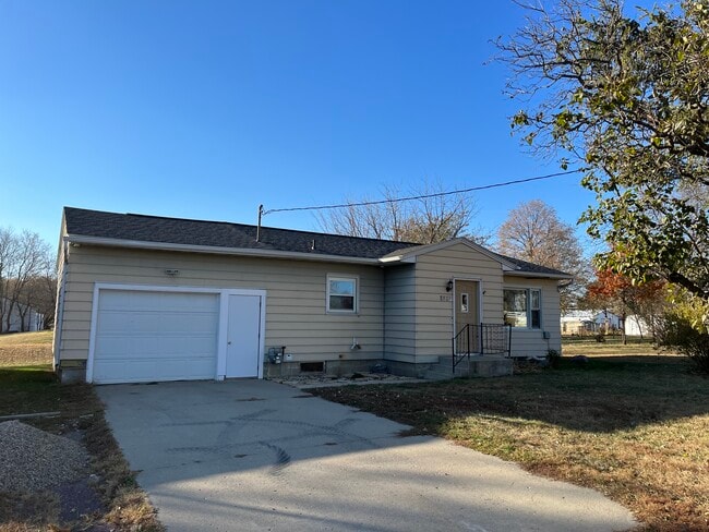 2209 N North Ave - 2209 N North Ave Fairmont MN 56031 | Apartment Finder