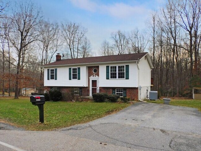 Split Level Single Family with Deck and La... - 38309 Laurel Ridge Dr ...