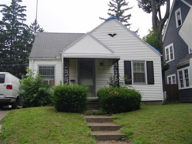 nice 2 bedroom house ready for move in ASAP. - 4105 Lyman Ave Toledo OH ...