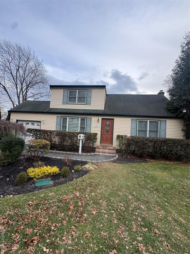 1125 7th St - 1125 7th St West Babylon NY 11704 | Apartment Finder