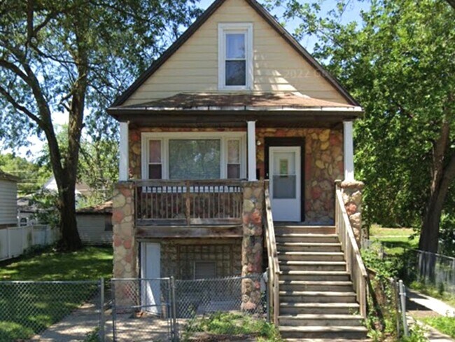 11944 S Calumet Ave - 11944 S Calumet Ave Chicago IL 60628 | Apartment ...