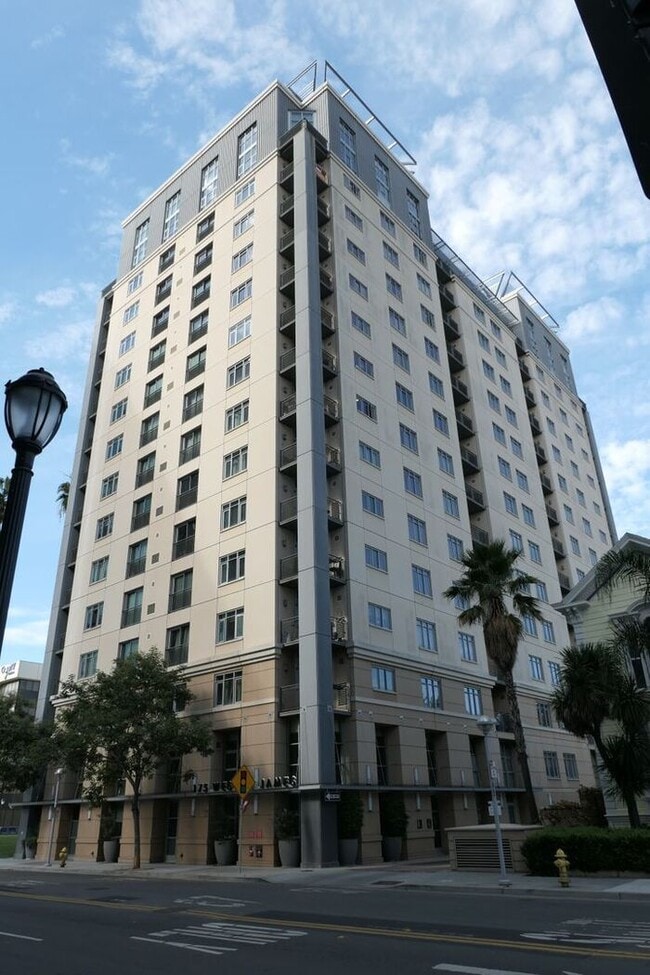 2 bedroom 2 full bath condo in downtown Sa... - 175 W St James St San ...