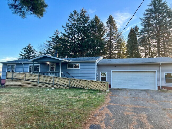 Large ranch with garage on dead end street... - 324 Concord Ave ...