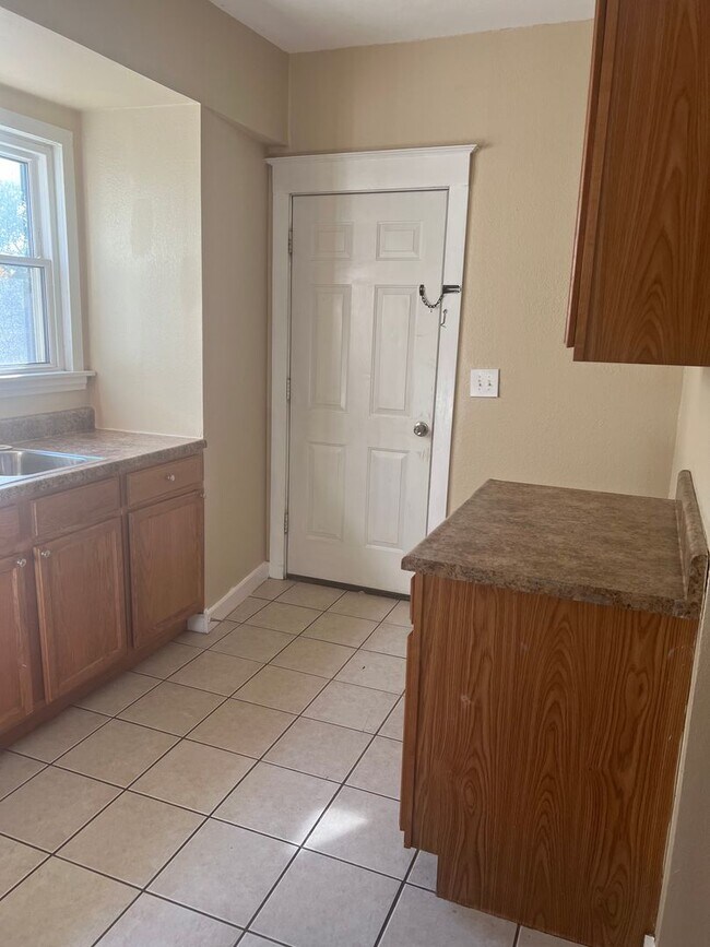 Large and Superb House in Alvison Rd - 923 Alvison Rd Toledo OH 43612 ...