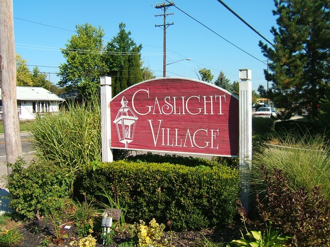 Gaslight Village - 4544 Maize Rd Columbus OH 43224 | Apartment Finder
