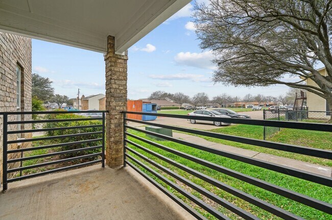 Spacious 2 Bedroom Luxury Apartment in Mid... - 170 Henderson St Midlothian TX 76065 | Apartment ...
