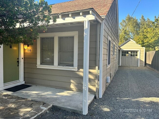 Alta Heights 1940's Cottage - 108 E 1st St Napa CA 94559 | Apartment Finder