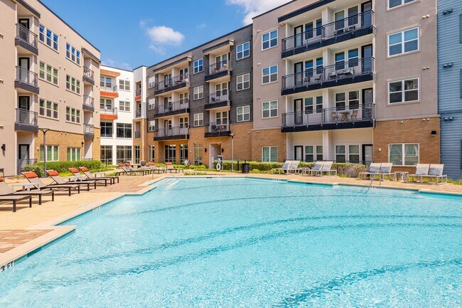 Modern Convenience: 2 Bedroom Apartments w... - 6108 E Riverside Dr ...
